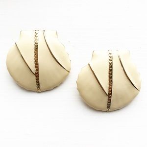 Vintage | Jewelry | Chic Chunky Gold Cream Clam Shell Earrings | Poshmark